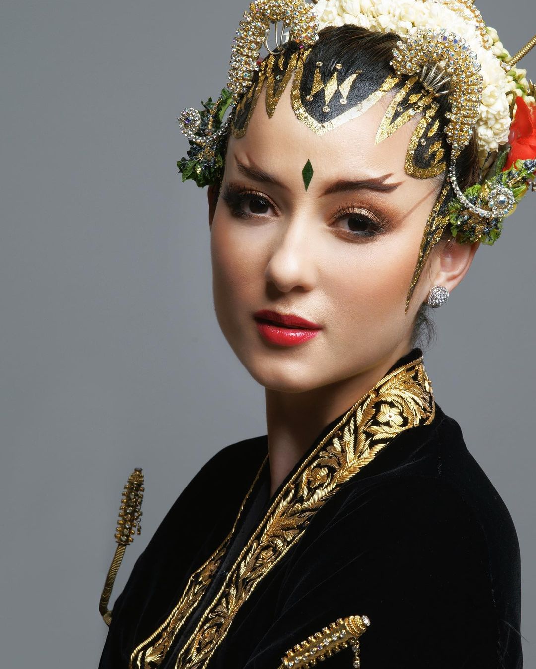 7 Inspirasi Makeup Pengantin Adat Jawa Yang Bikin Pangling, Termasuk ...