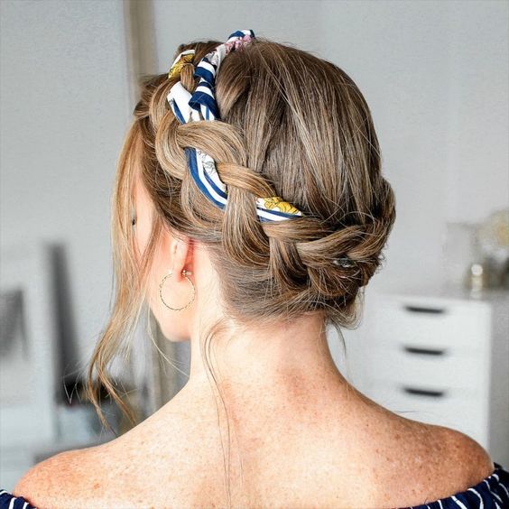 7 Gaya Rambut Messy Bun yang Simpel dan Praktis - Womantalk