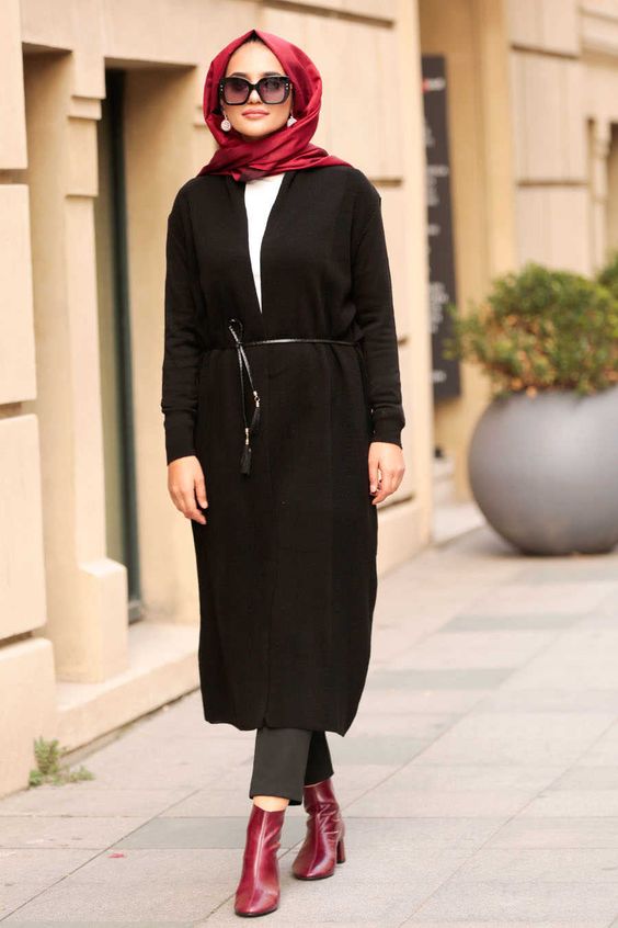 10 OOTD Cardigan Hitam Polos Yang Stylish Dan Tidak Membosankan - Womantalk