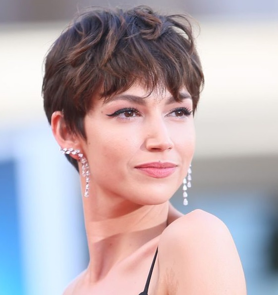 7 Inpsirasi Gaya Rambut Pixie yang Simpel, Anti Gerah, dan Terlihat ...