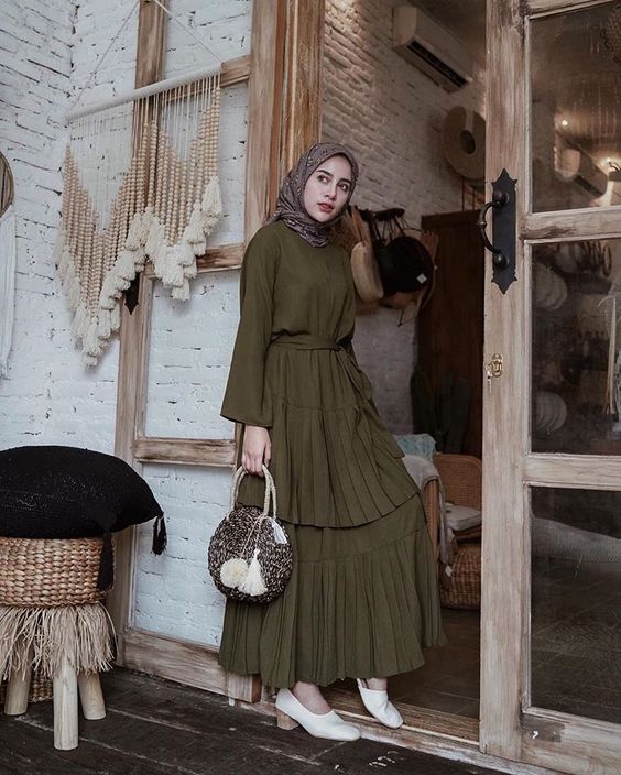 7 Inspirasi Warna Baju yang Cocok Dipadukan dengan Hijab Earth Tone ...