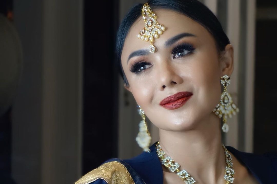 Pertama Kali Pakai Sari, Yuni Shara Tampil Menawan dan Cantik - Womantalk