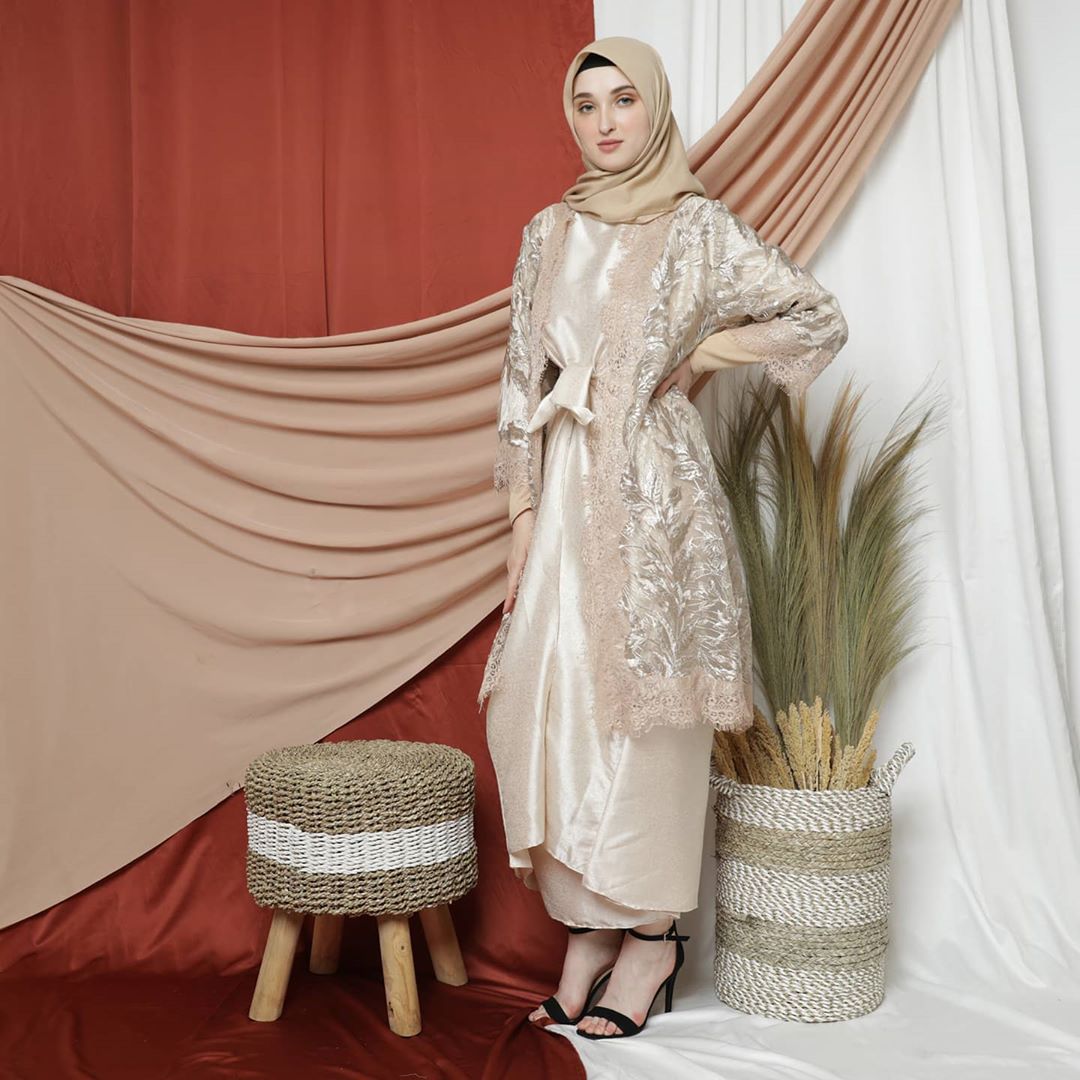 7 OOTD Outer Brokat untuk Hijaber di Hari Lebaran - Womantalk